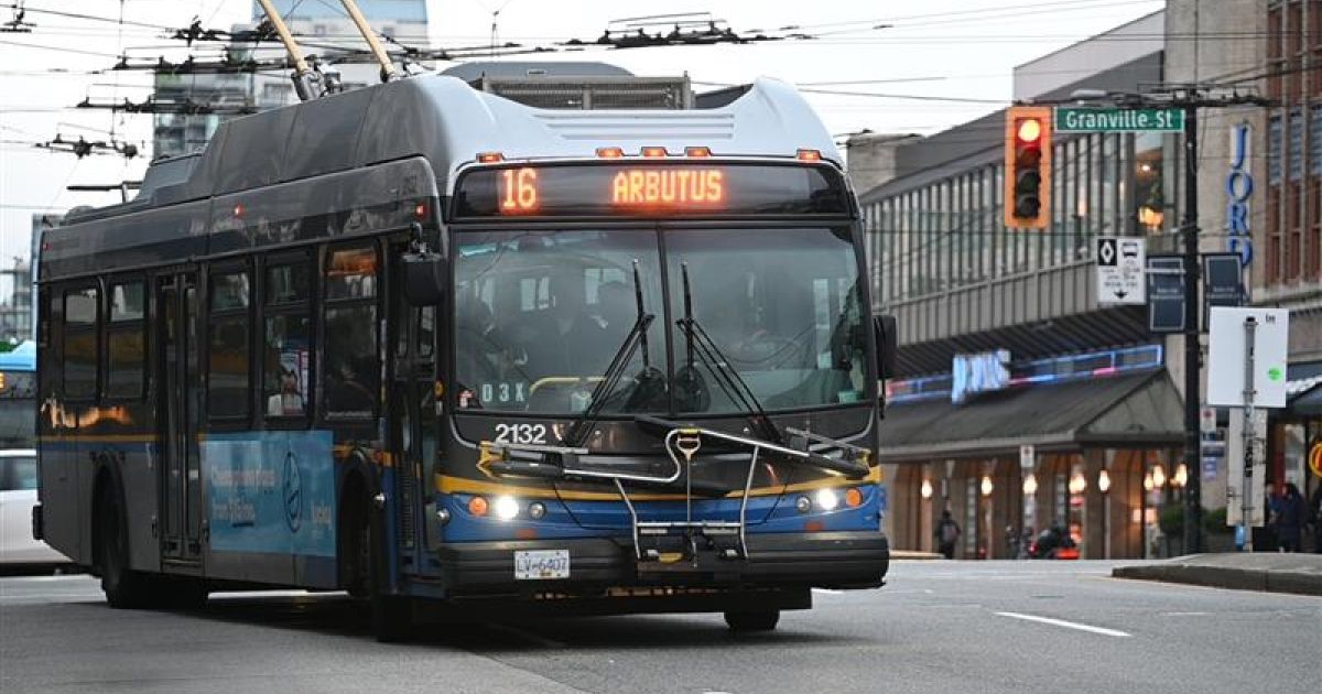 Metro Vancouver transit workers deliver 99% strike mandate | Unifor