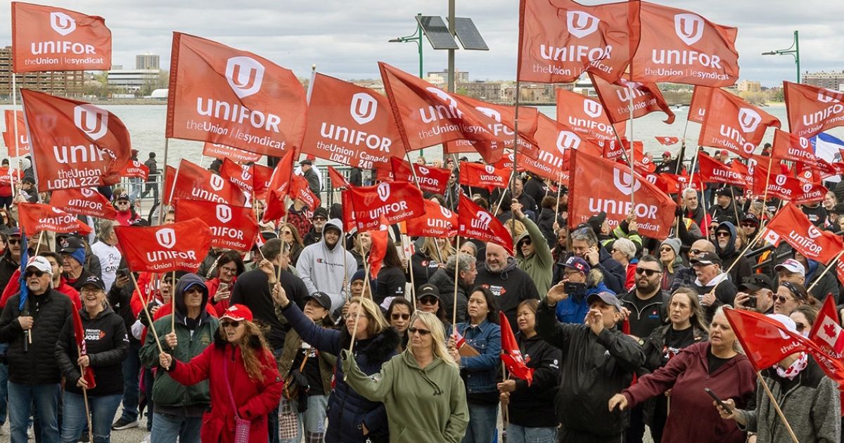 Thousands join Unifor's rally to protect Canadian jobs | Unifor
