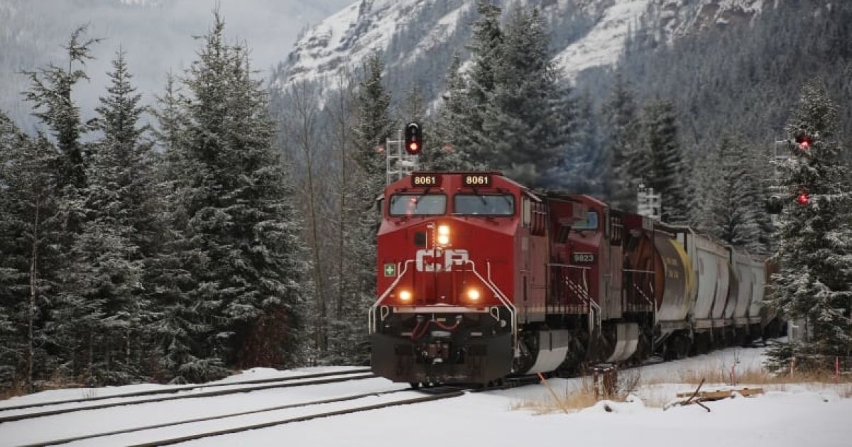 Rail line Volume 9, Issue 12 | Unifor