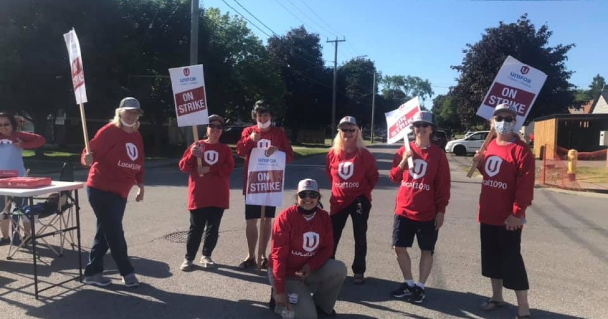 Croven Crystals members on strike | Unifor