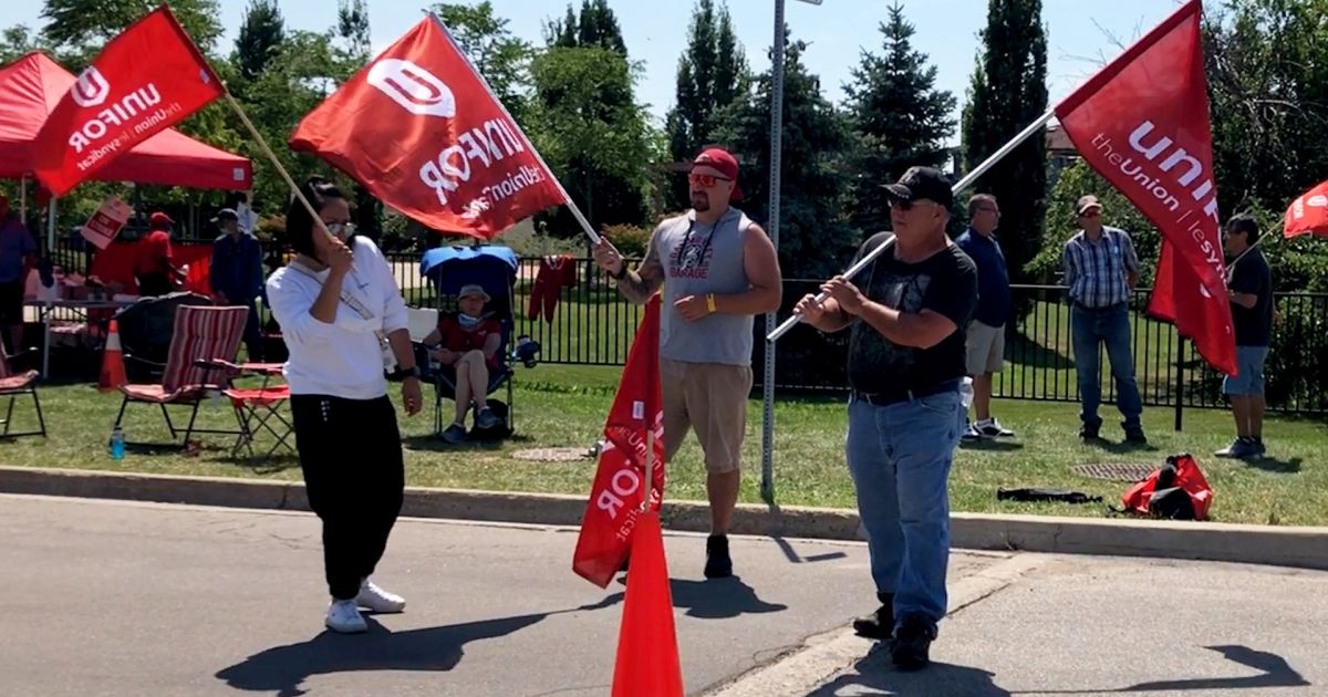 Unifor Local 112 and 673 talk about the De Havilland strike | Unifor
